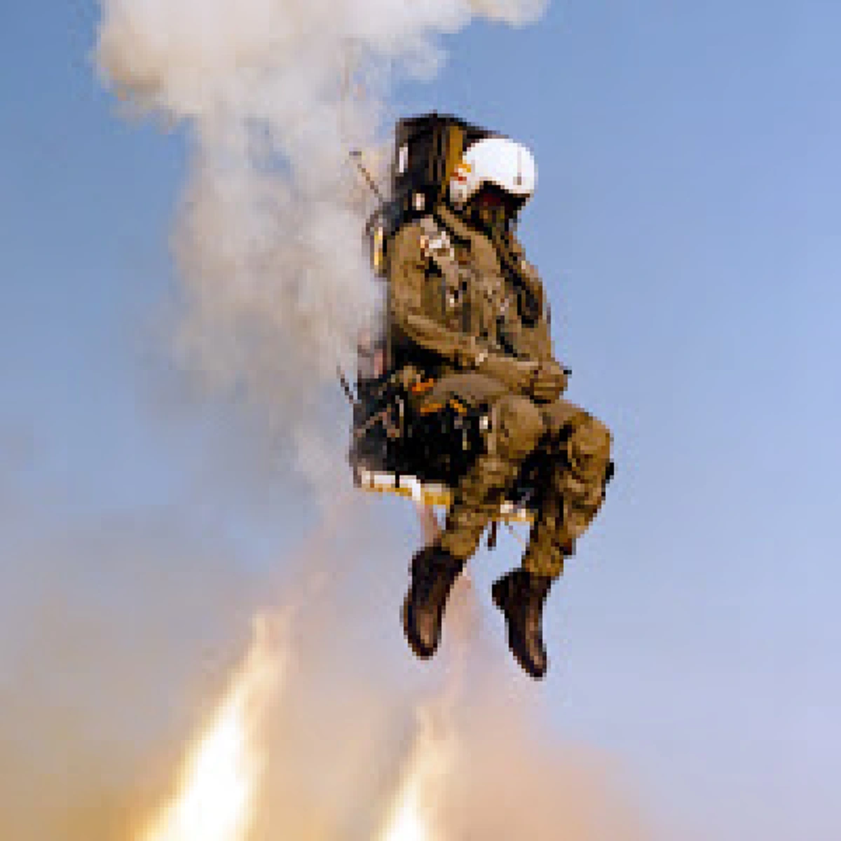 ระบบ Ejection seat หรือ เก้าอี้ดีดตัวของนักบินรบ